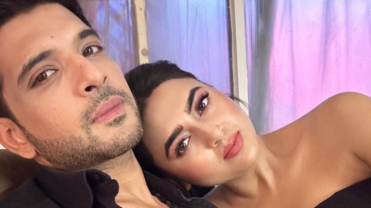 Karan Kundrra And Tejasswi Prakash Opt For Cool Casuals As They Get ...