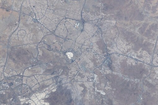 Viral: Mecca Shines In This Spectacular Photograph Captured From Space ...