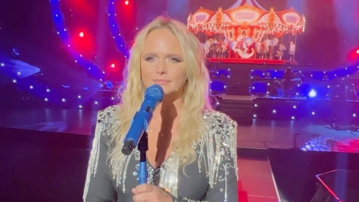 Miranda Lambert Stops Mid-Concert To Call Out Fans For Taking Selfies ...