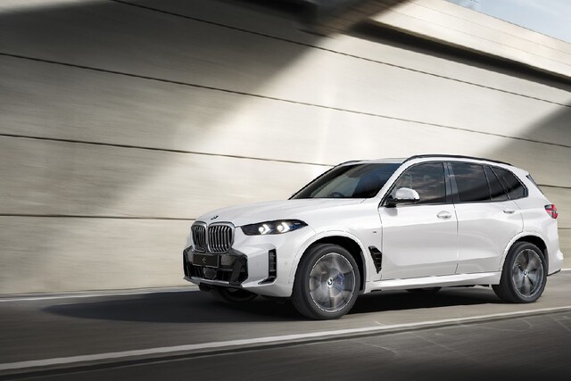 BMW X5 Facelift Launched in India, Price Starts at Rs 93.90 Lakh - News18