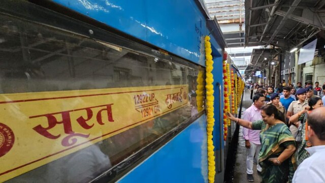Flying Ranee Train Gets New Avatar, Loses Iconic Double Decker Coaches ...