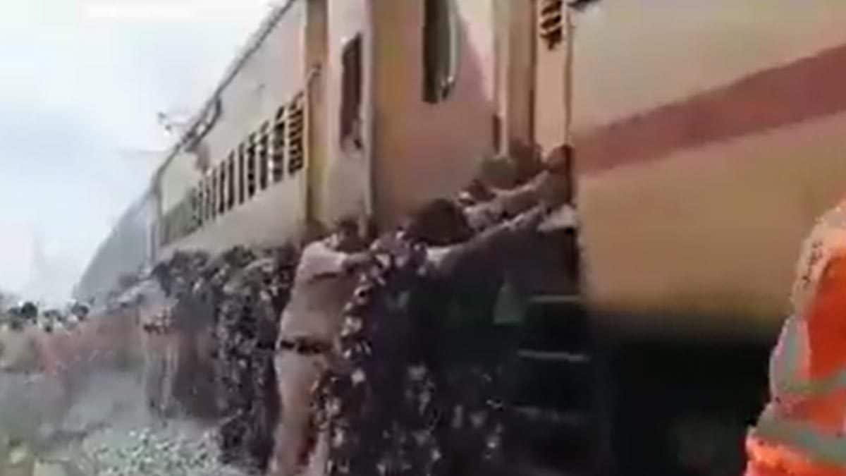 Here's The Truth Behind Video Of Army Jawans And Railway Staff Pushing ...