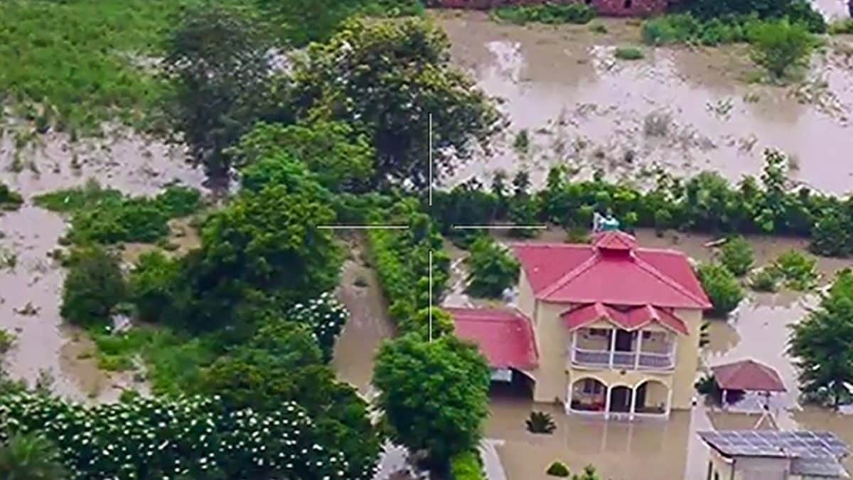 Noida, Ghaziabad Flooded Amid Heavy Rain, Hindon Overflow; Alerts in ...