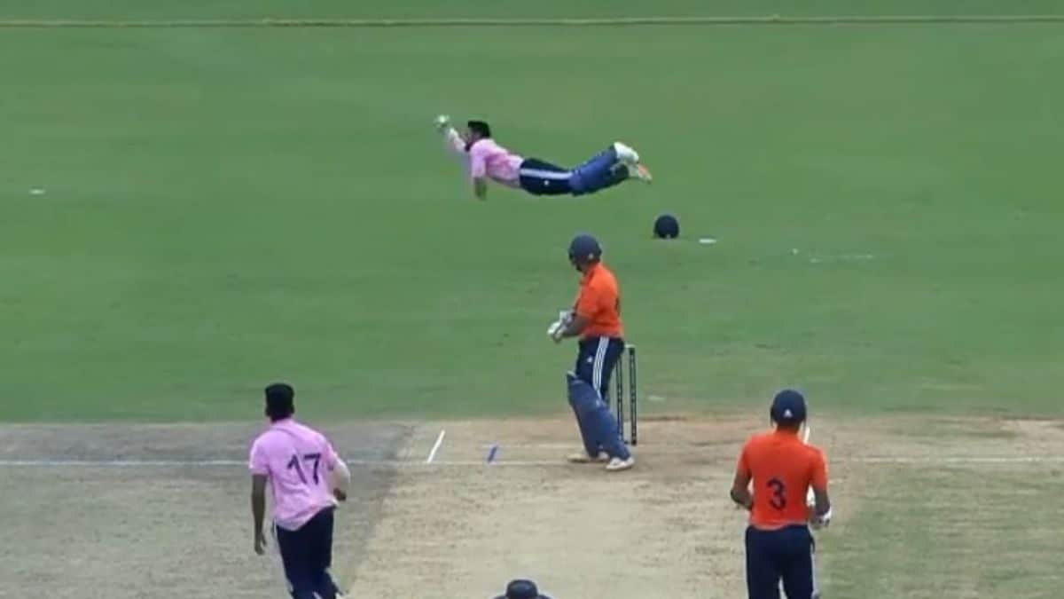 Deodhar Trophy: Prabsimran Singh Pulls off a Stunning Flying Catch to ...