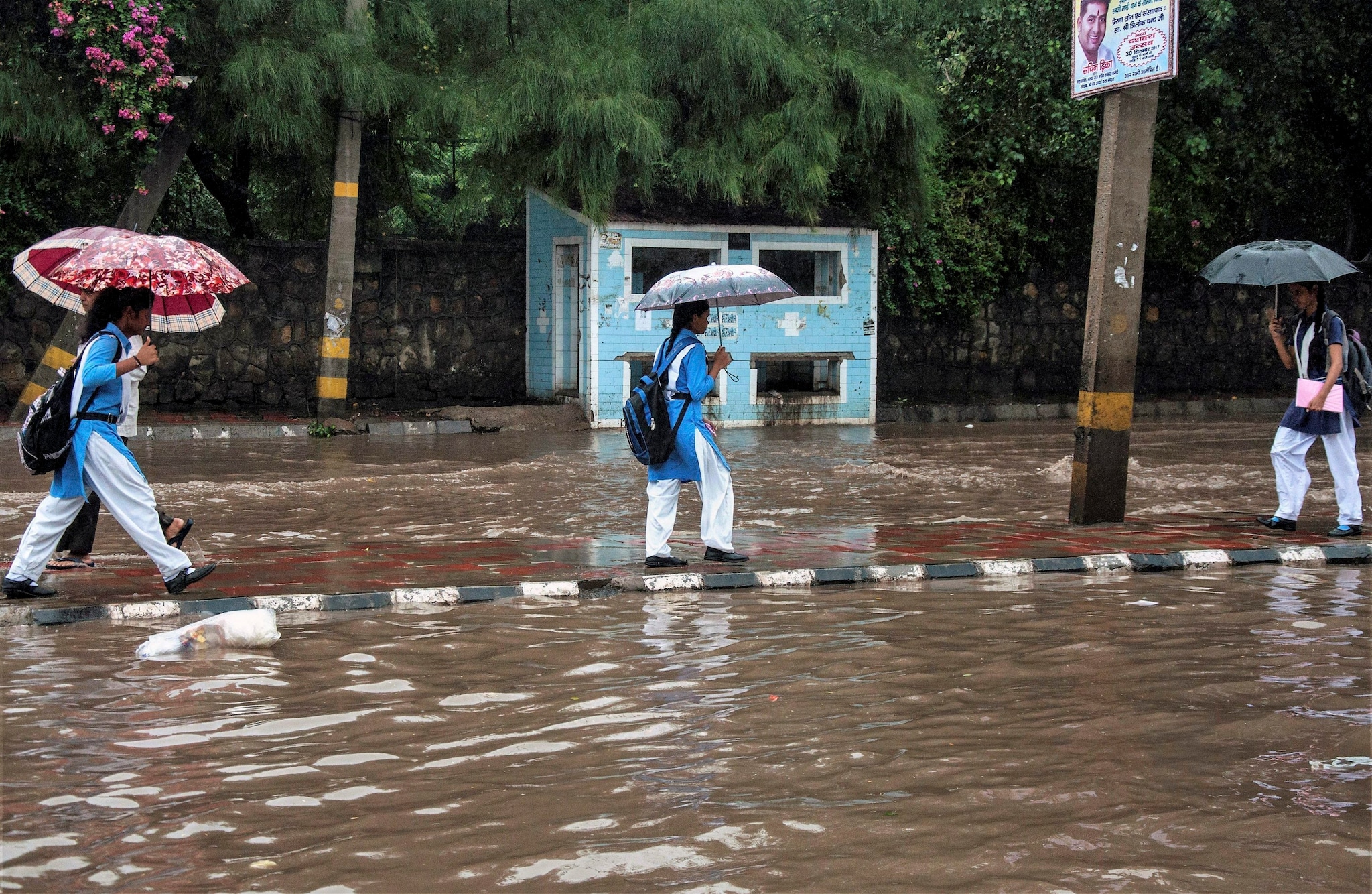 Delhi Flooded As Yamuna Continues to Rise, Low Lying Areas Inundated ...