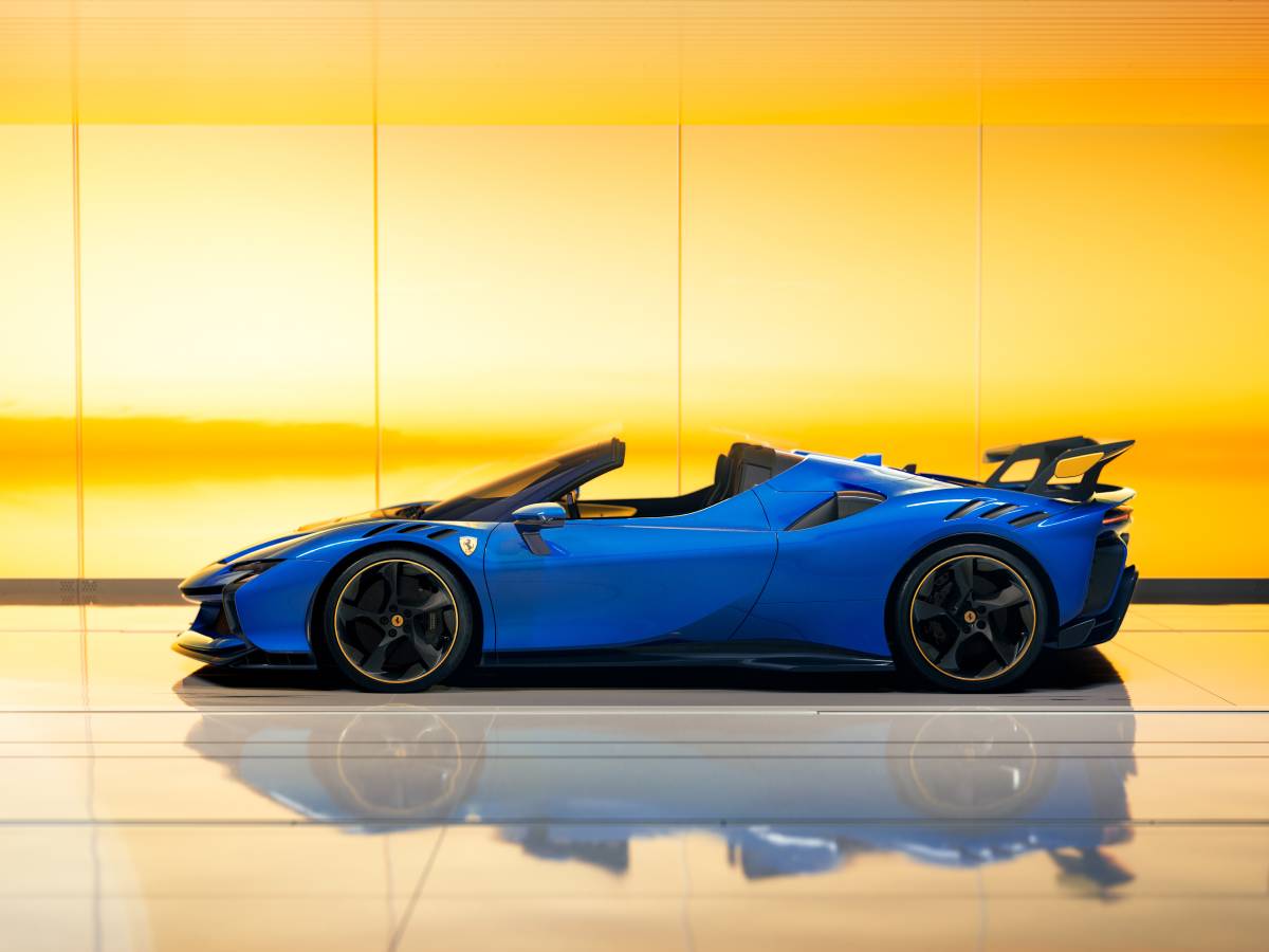 Ferrari SF90 XX Spyder in Pics: See Design, Features, Interior, and ...