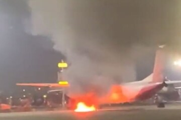 SpiceJet Aircraft's Engine Catches Fire at Delhi Airport During ...