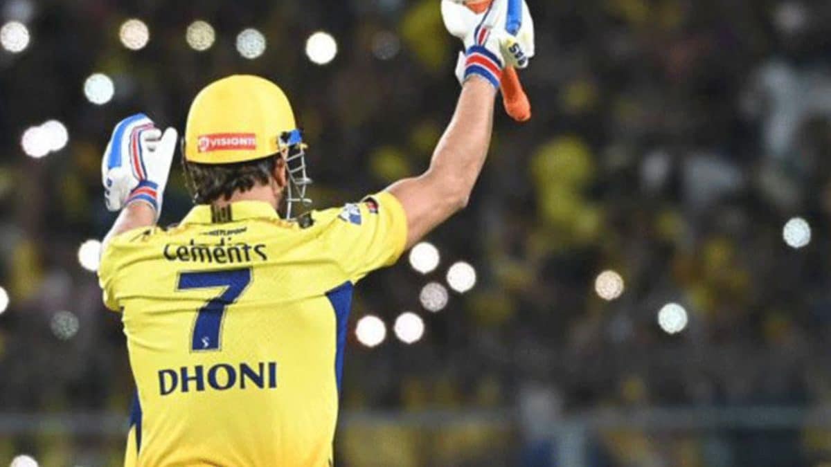 BuzzFix: How Dhoni Fans Don't Wait for Captain Cool's Birthday To ...