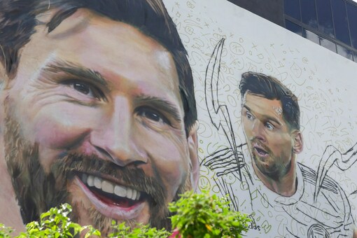 Lionel Messi Lands in Florida Ahead of Big Money Move to Inter Miami ...
