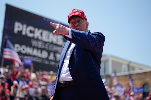 Donald Trump's Massive Rally in South Carolina Draws 50,000 Supporters ...