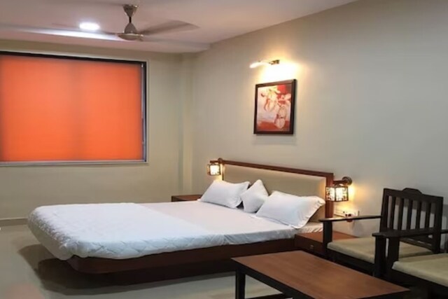 IRCTC's Affordable Retiring Room Stays At Rs 100; Know Who Can Avail Of ...