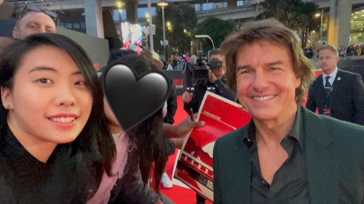Tom Cruise Can't Stop Blushing As Woman Says 'I Have A Crush On You ...