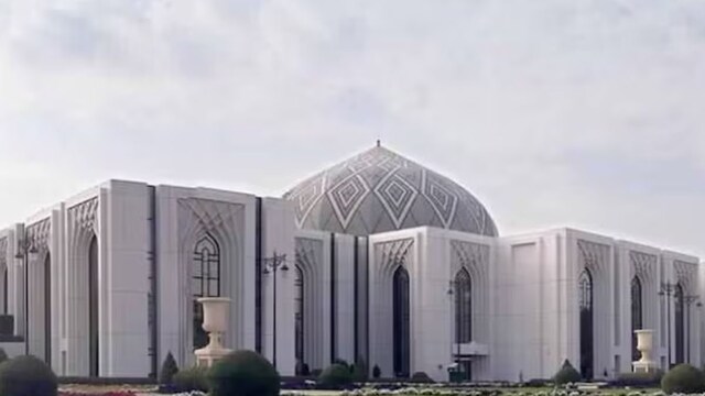 Inside The Extravagant Lifestyle Of World's Wealthiest Saudi Royal ...