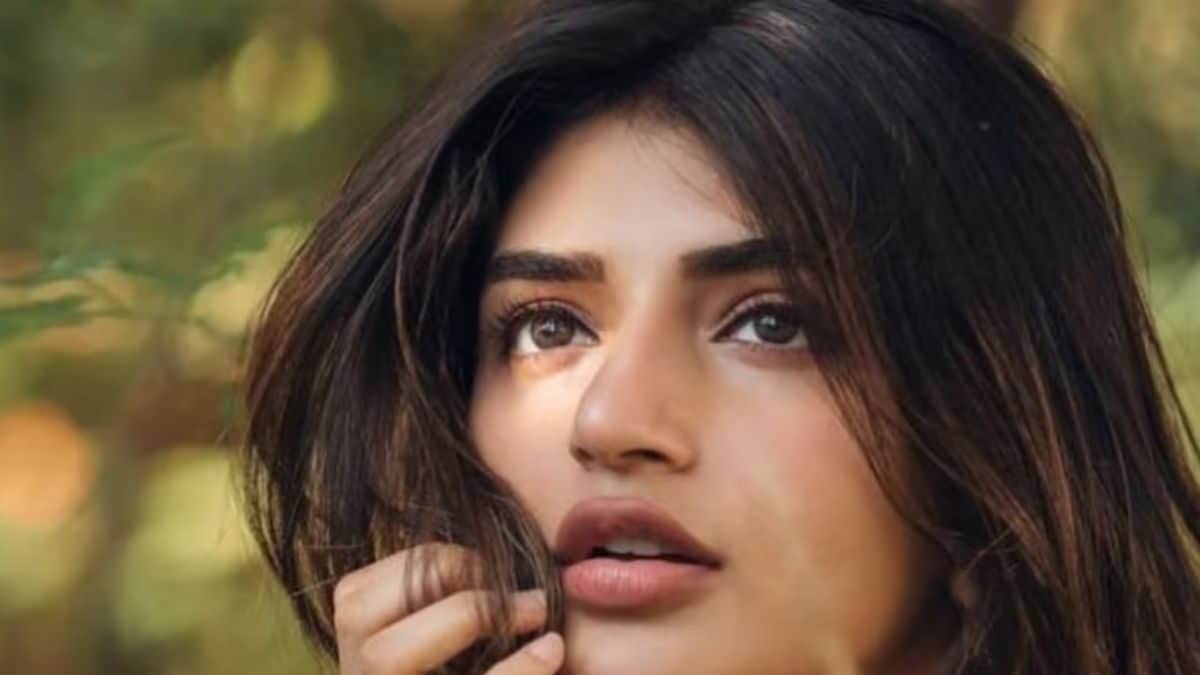 Sreeleela Looks Stunning In This Floral Off-shoulder Outfit | Movies ...