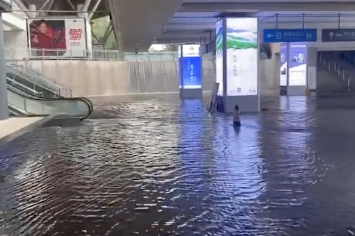 Heavy Rain Batters Beijing, Two Killed as China Faces Flooding Threat ...