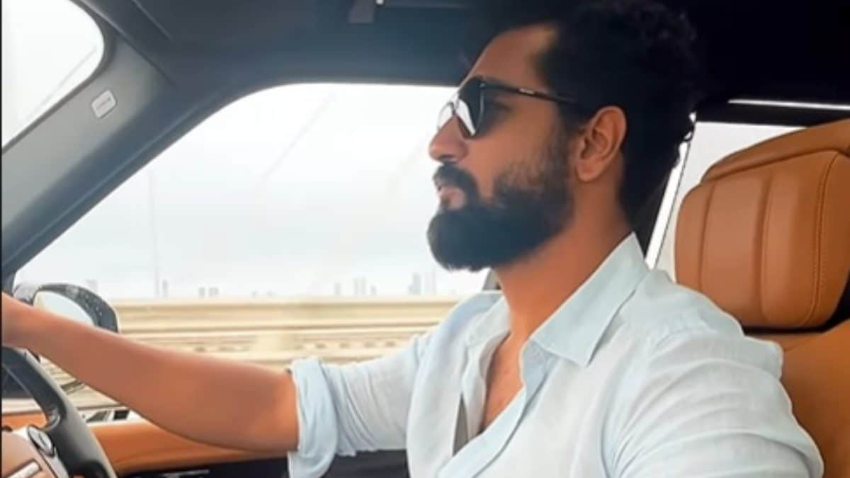 Vicky Kaushal Looks Effortlessly Handsome In Comfy Casuals, Enjoys ...