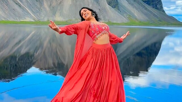 Viral Video: Woman Dances To SRK-Kajol's Song Gerua Exactly Where It ...