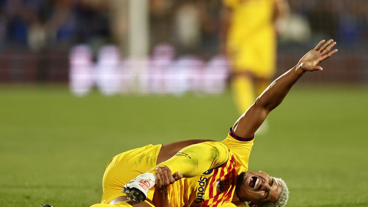 Barcelona's Injury Woes Continue As Defender Ronald Araujo Suffers ...