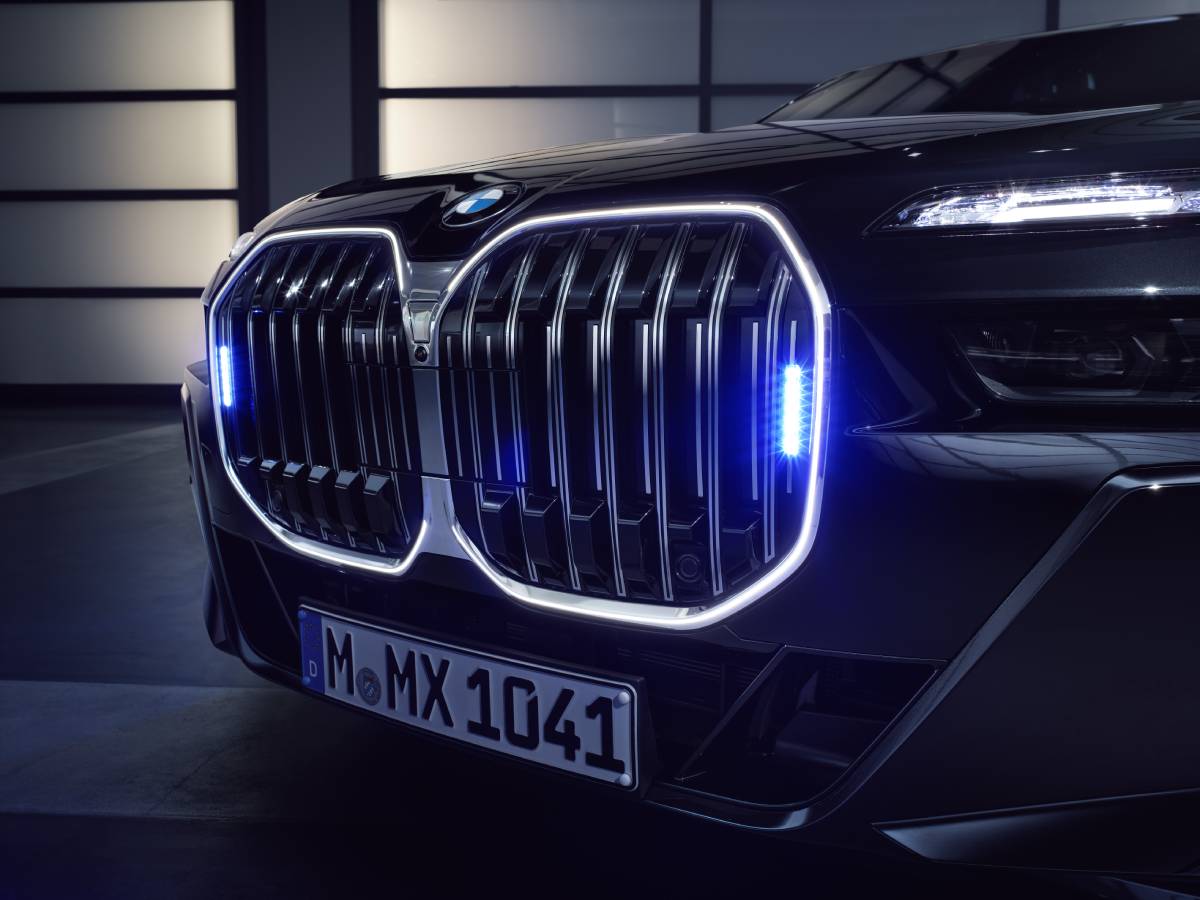 BMW i7 Protection in Pics: See Design, Features, Interior, and More in ...