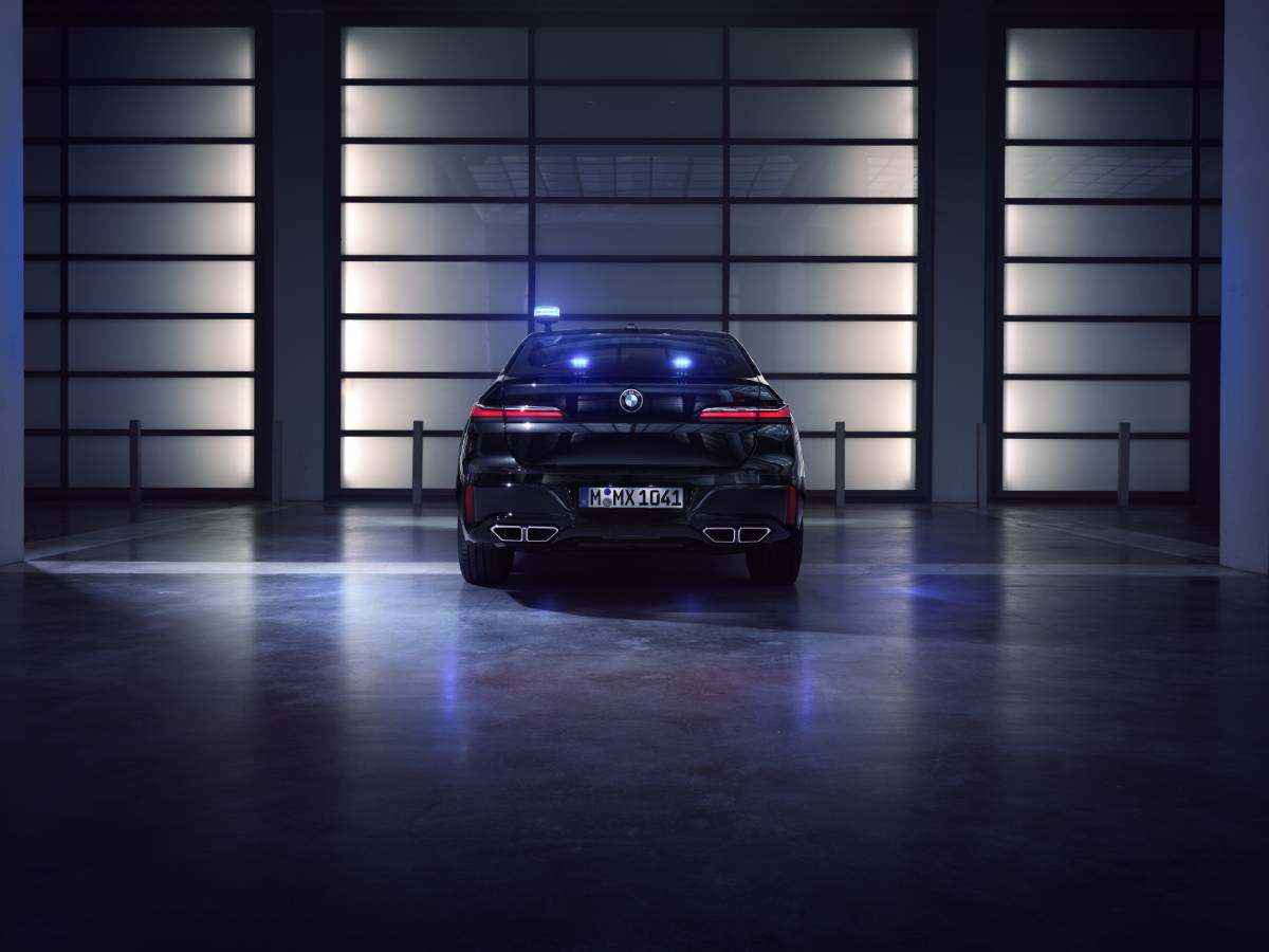 BMW i7 Protection in Pics: See Design, Features, Interior, and More in ...