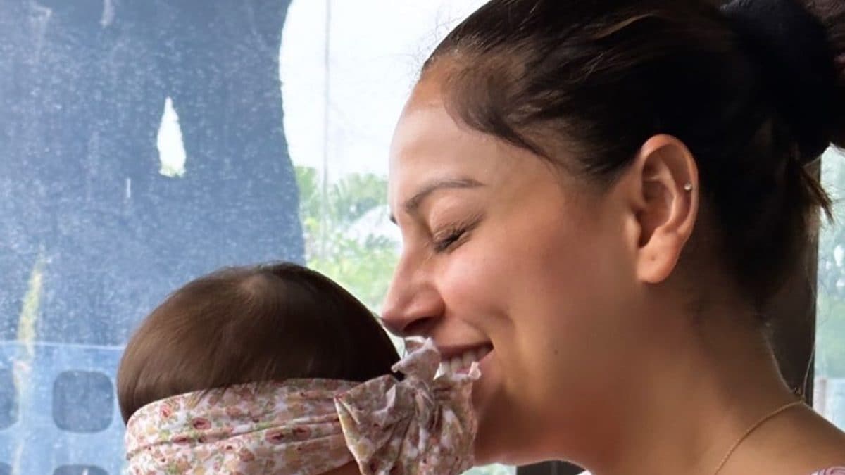 Bipasha Basu Shares A Cute Moment With Daughter Devi, Calls Her Jewel ...