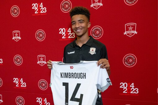 13-year-old Da’vian Kimbrough Becomes Youngest Football Player to Go Pro in US - News18