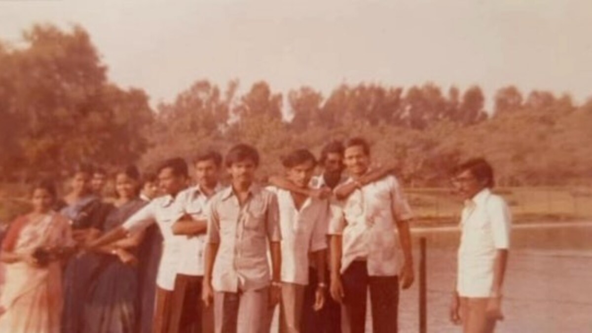 This 1984 Engineering Batch Has A Website, WhatsApp Group And They ...