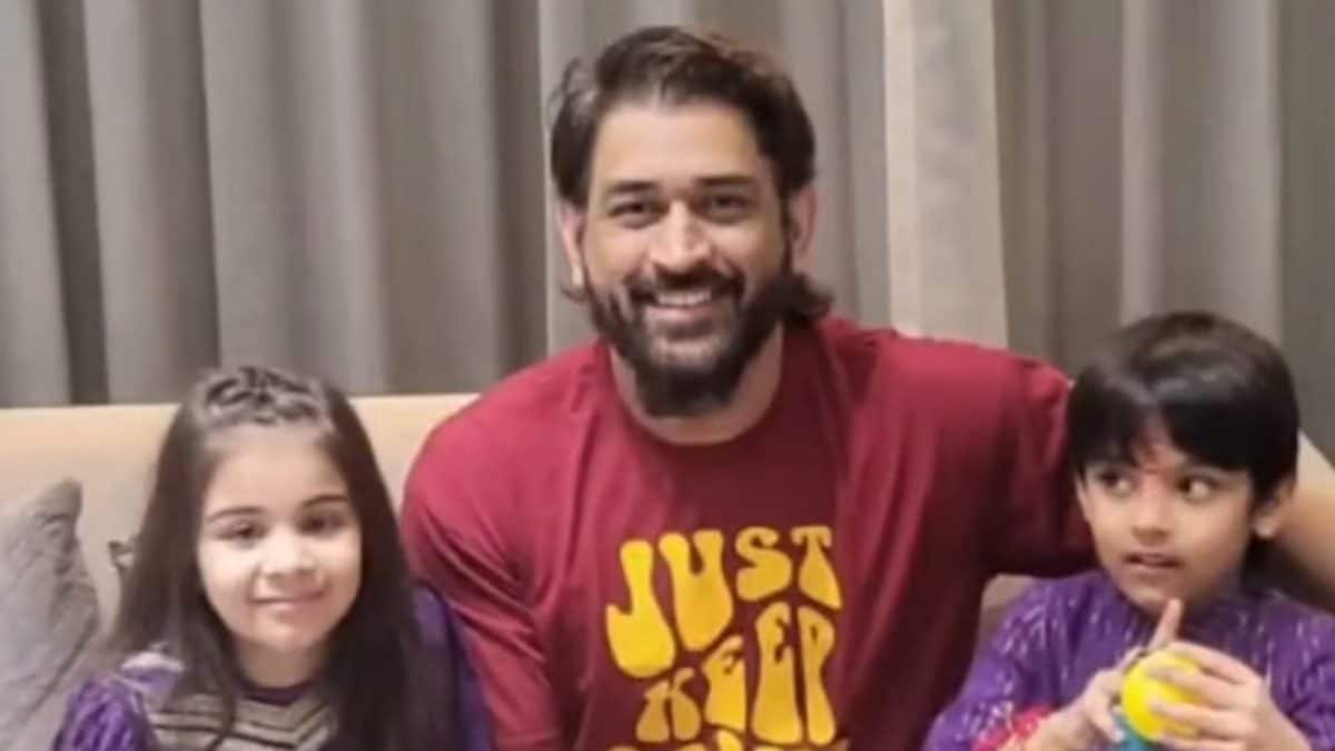 MS Dhoni Puts Smile On Little Fans' Faces With Supreme Gesture, Video ...