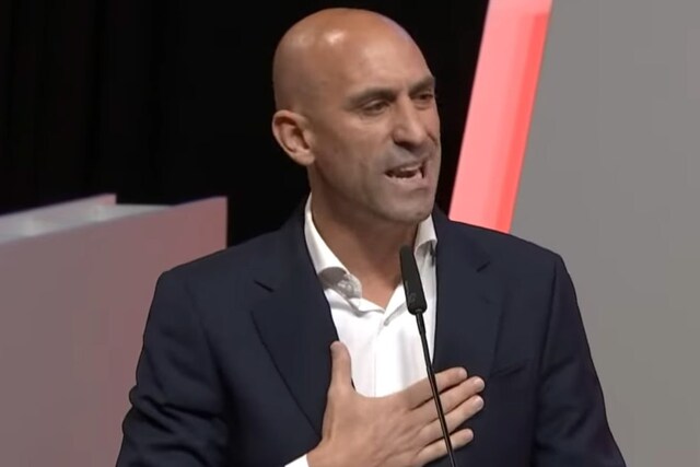 FIFA Suspends Spanish Football Chief Luis Rubiales For Kissing Jenni ...