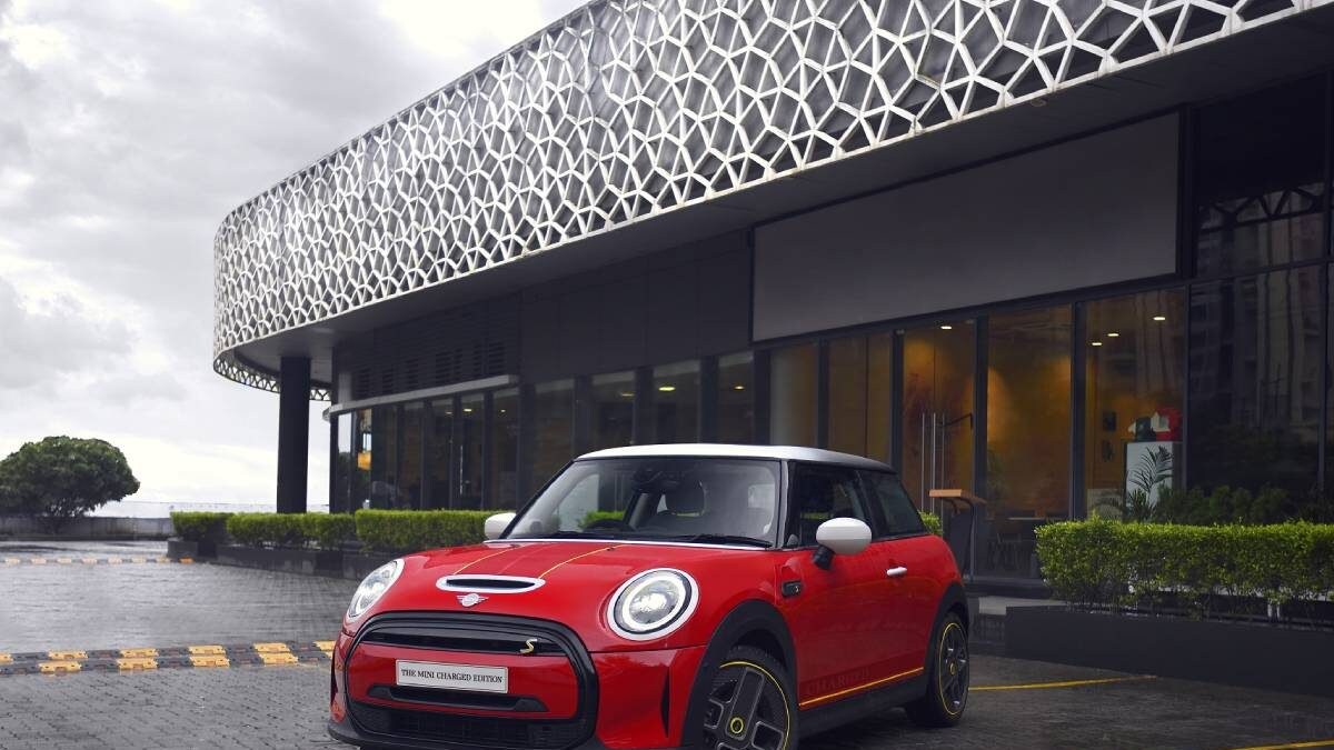 MINI 3-Door Cooper SE Charged Edition in Pics: See Design, Features and ...