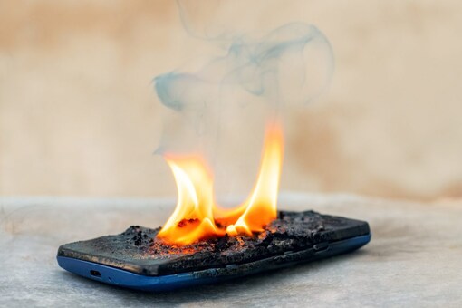 UP Man Injured As Mobile Phone Explodes in Pocket - News18