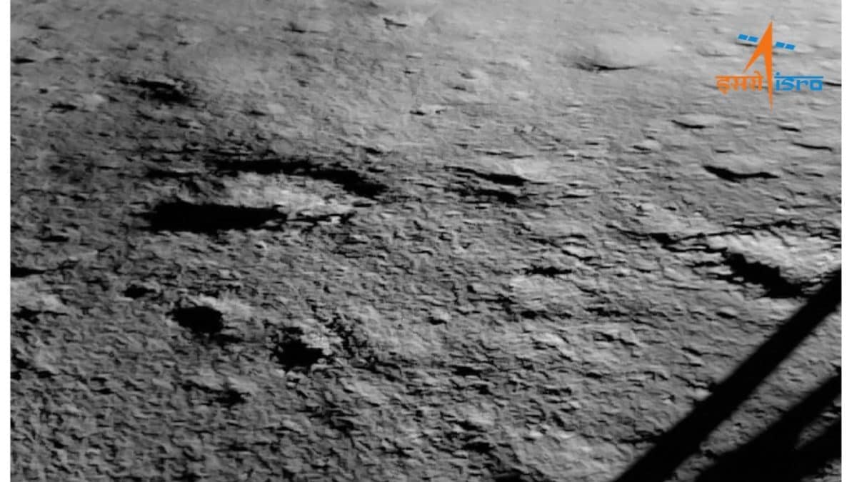 Images Show Chandrayaan-3's Lander Chose Relatively Flat Region on Moon ...