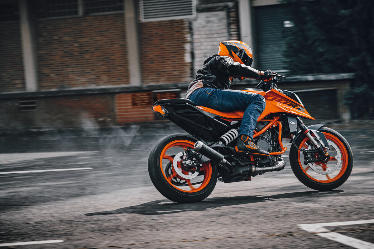 2024 KTM 390 Duke in Pics: See Design, Features and More in Detail - News18