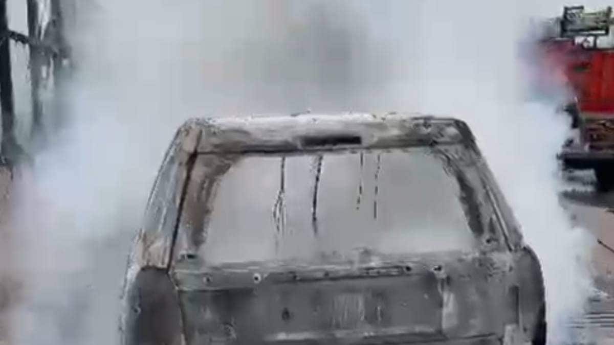 Land Rover SUV Bursts Into Flames, Driver Escapes Unhurt on Sohna ...