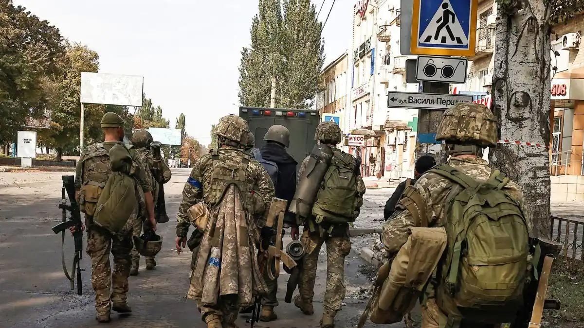 Ukrainian Men Build Evacuation Buggies From Recycled Car Engines To ...