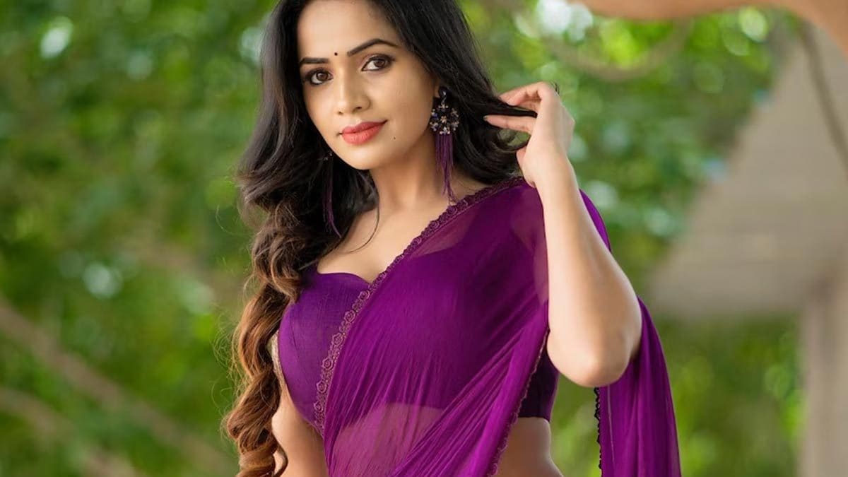 Shobha Shetty Sets The Internet Ablaze In A Purple Chiffon Saree ...