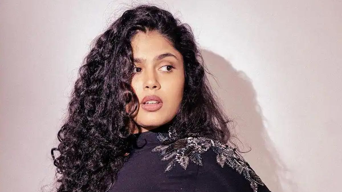 Faria Abdullah Looks Effortlessly Chic In All- Black Ensemble | Movies ...