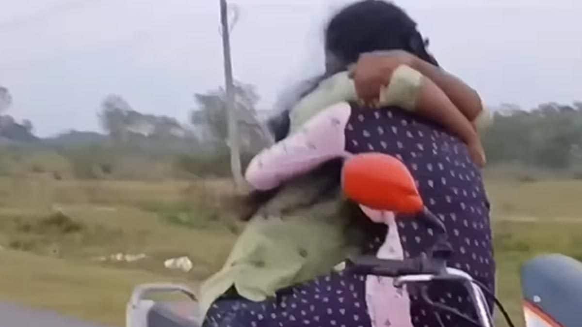 Internet Is Unhappy With Video Of Girls Kissing On A Moving Bike ...