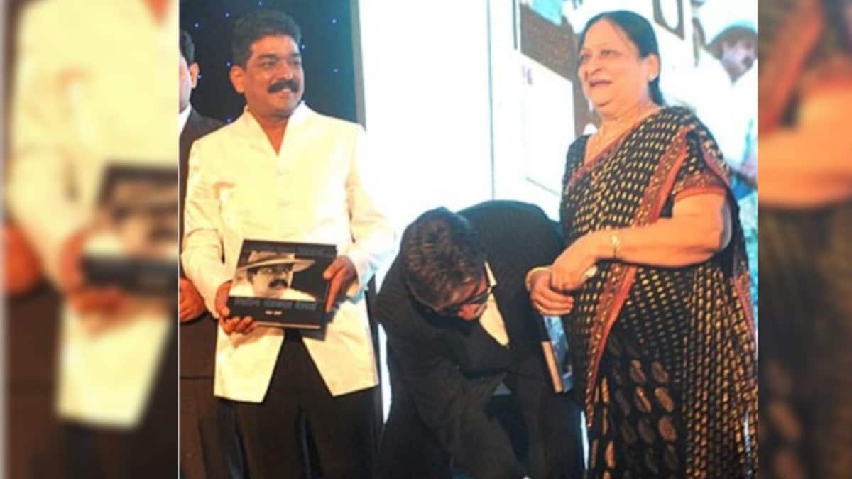 Nitin Desai Passes Away: When Amitabh Bachchan Touched The Feet Of ...