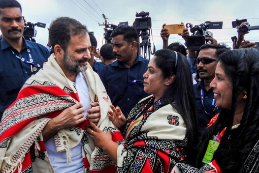 Rahul Gandhi Wears Traditional Shawl, Dances With Tribal Toda Community ...