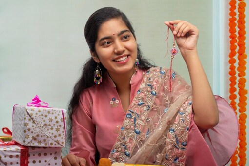 Raksha Bandhan 2023: When is the Best Time to Tie Rakhi? Know Shubh ...