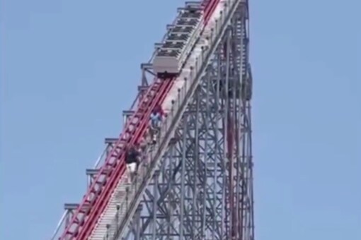 Watch: Rollercoaster Freezes At Highest Point Forcing Riders To Walk ...