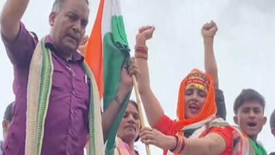 Pakistan National & Now Indian ‘Bahu’ Seema Haider Hoists Tricolour ...