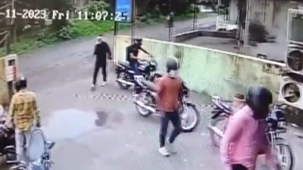 WATCH | Armed Robbers Steal Nearly Rs 14 Lakh in 5 Minutes from Bank in ...