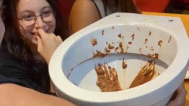This Toilet-Themed Chocolate Dessert Will Make You Sick | Viral News ...