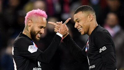 WATCH: Neymar Shares Awkward Hug With Kylian Mbappe At PSG Farewell ...