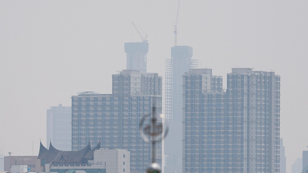Indonesia's Capital Jakarta Named World's Most Polluted City | World News - News18