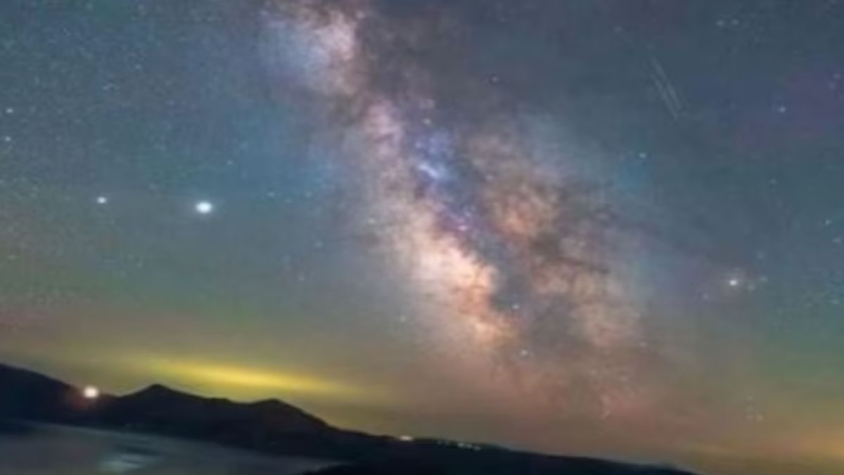 Stunning Night Sky Time-lapse Video Shows Earth's Rotation, Leaves ...