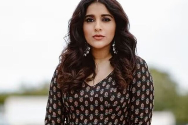 Telugu Anchor Rashmi Gautam Sets Internet Ablaze With Her Red Hot ...