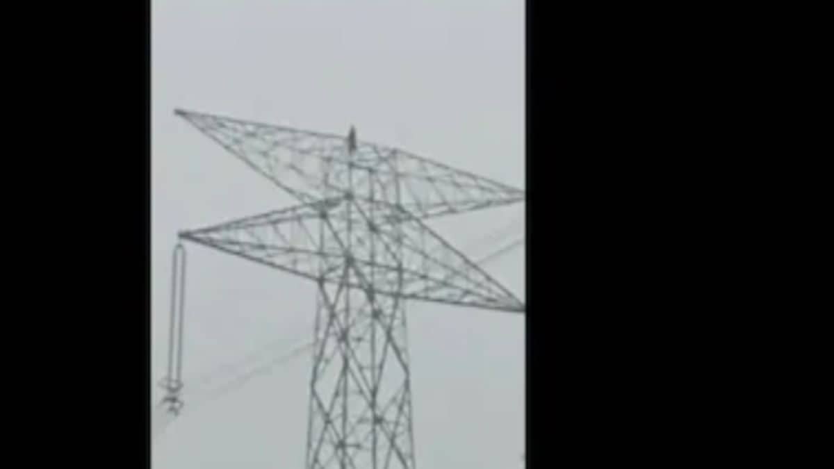 Chhattisgarh Girl Climbs 150-foot High-voltage Tower After Fight With ...